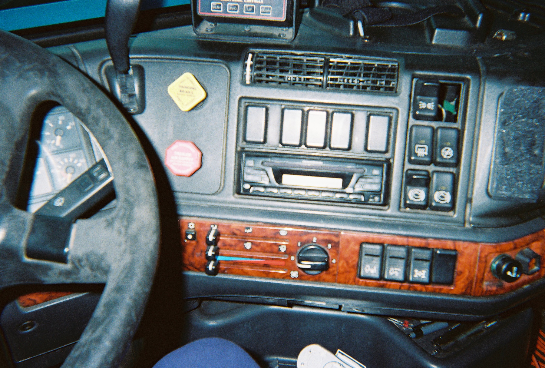 Index of /photos/CC20735-1999-Volvo-DS-Tractor-photos-Clinton-MD